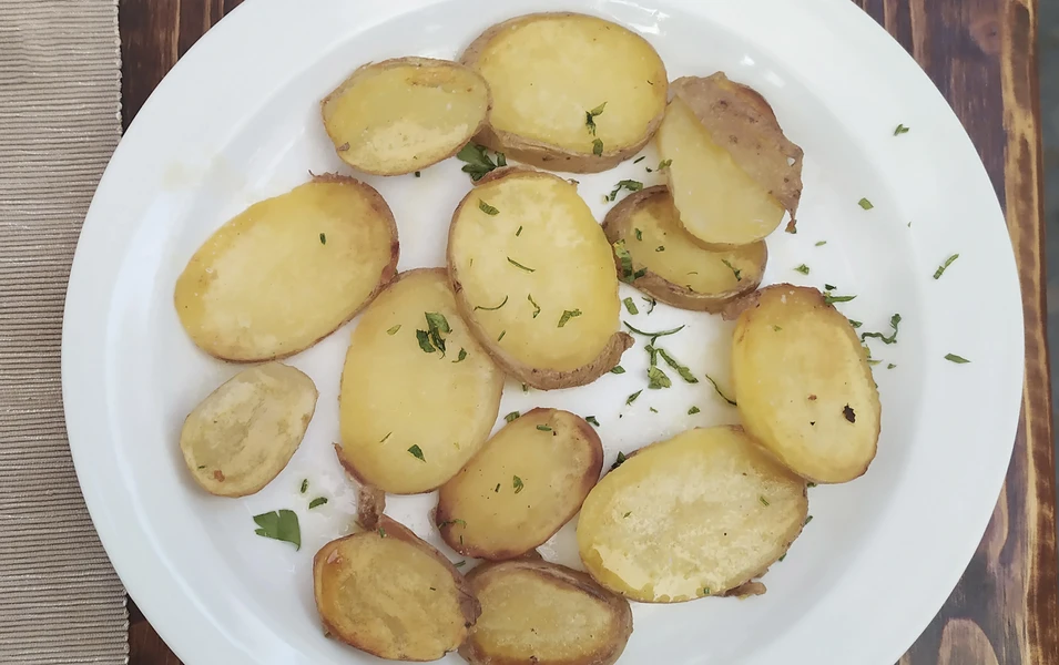Crispy roasted potatoes made easy at home