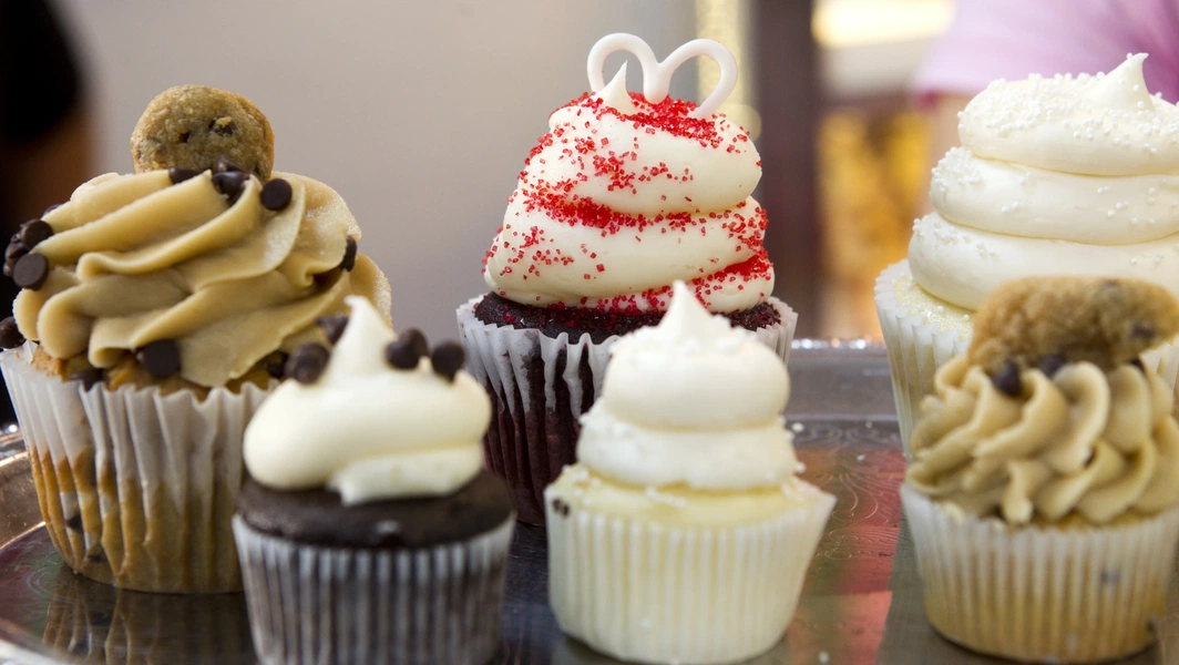 8 cupcake recipes with unique flavors and festive designs