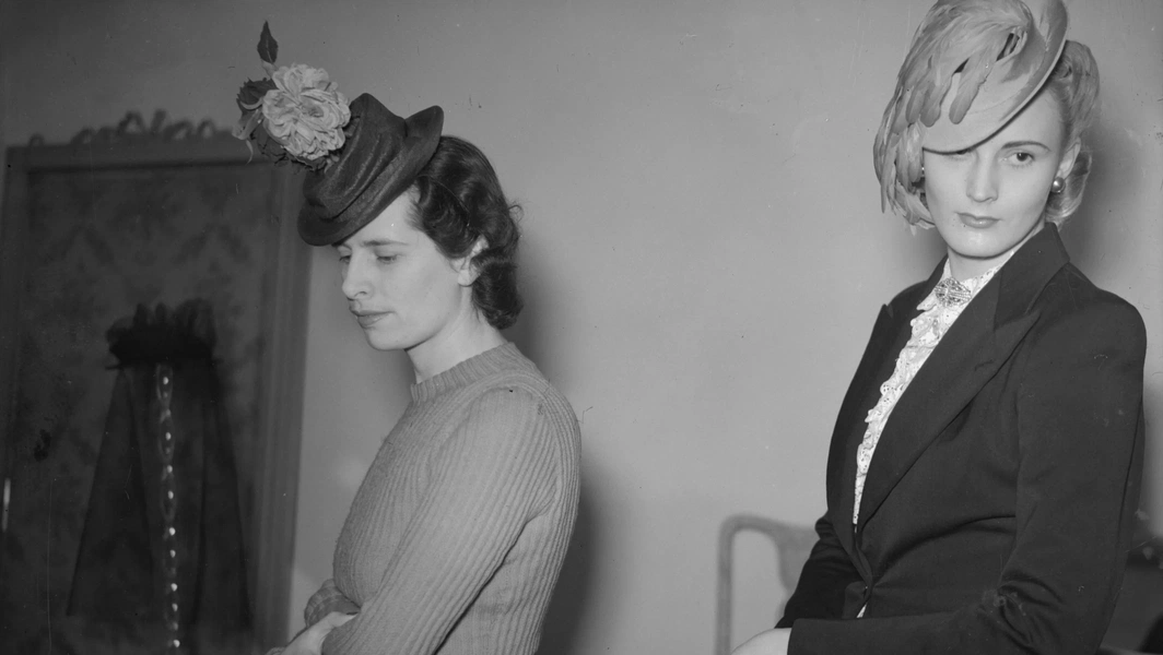 14 distinctive accessories from 1940s fashion