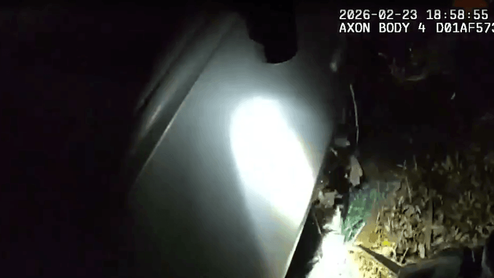 Dramatic video shows officer saving 2 from overturned car