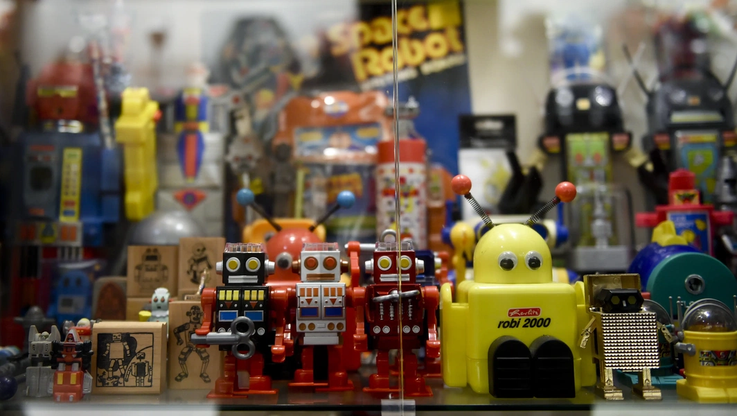 8 challenging 90s toys with overcomplicated instructions
