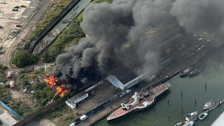 Alert as fire breaks out at derelict building