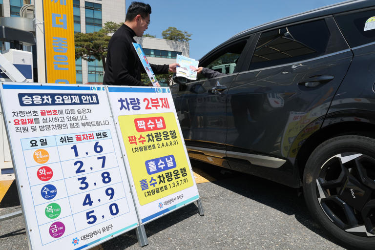 Exclusive: Climate Ministry fails to adhere to own vehicle restriction ...