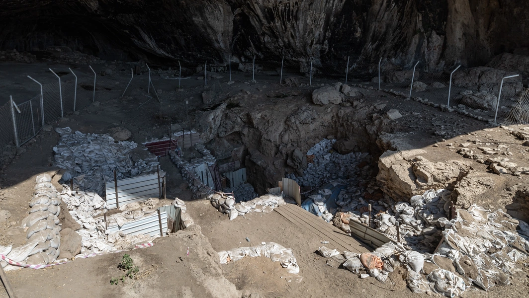 Neanderthal strength, adaptations, and survival challenges
