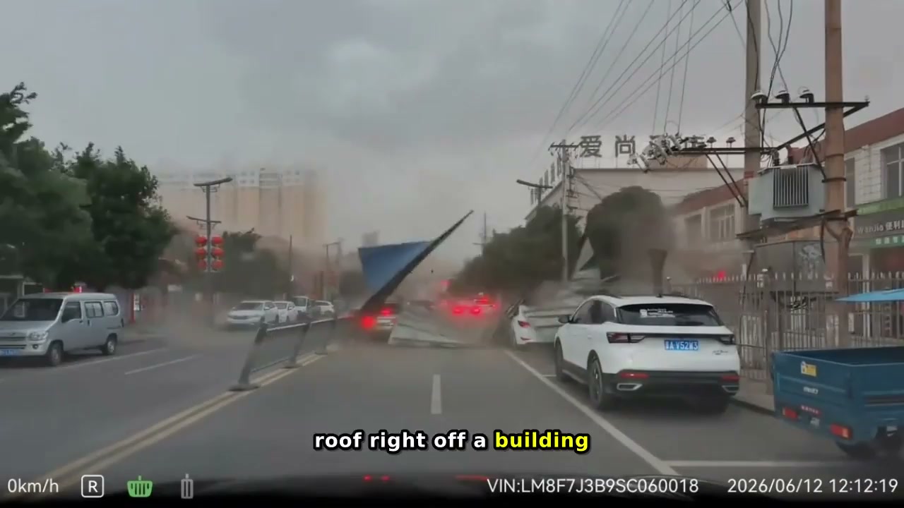 Steel roof blown off and smashes cars in Shanxi storm