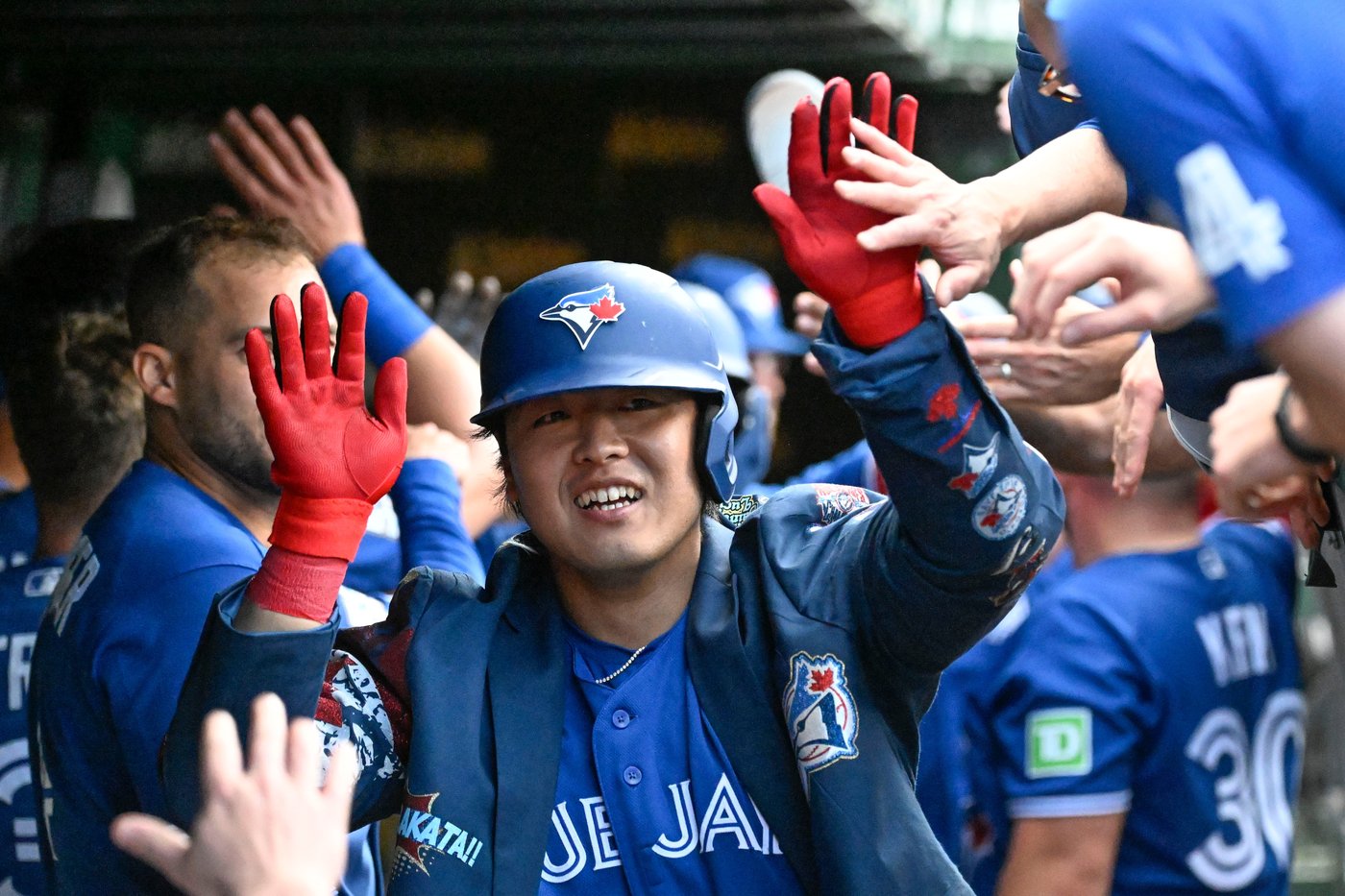 Okamoto frappe un circuit de 3 points et les Blue Jays gagnent 8-6 au ...