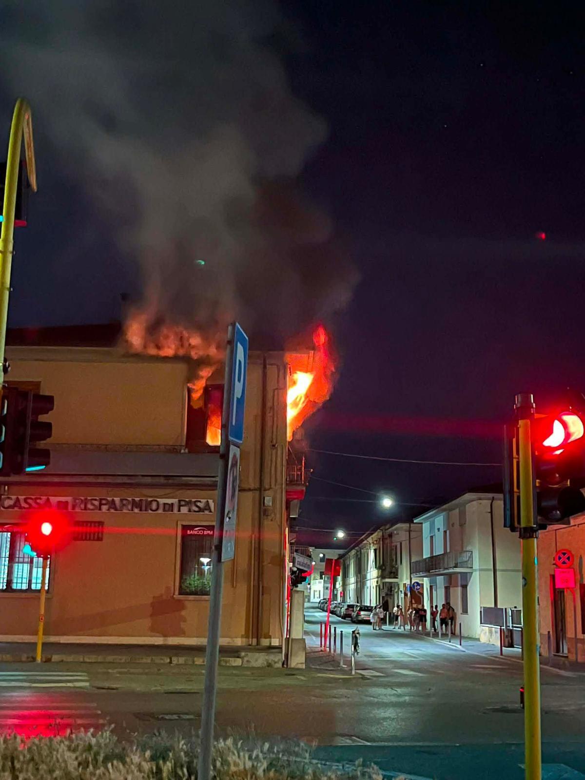 Riglione accoglie gli sfollati dell’incendio. "Nessuno si salva da solo"