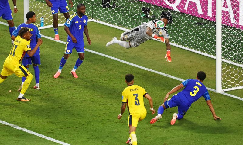 Soccer-fifteen saves, one point: Room leads Curacao to World Cup history