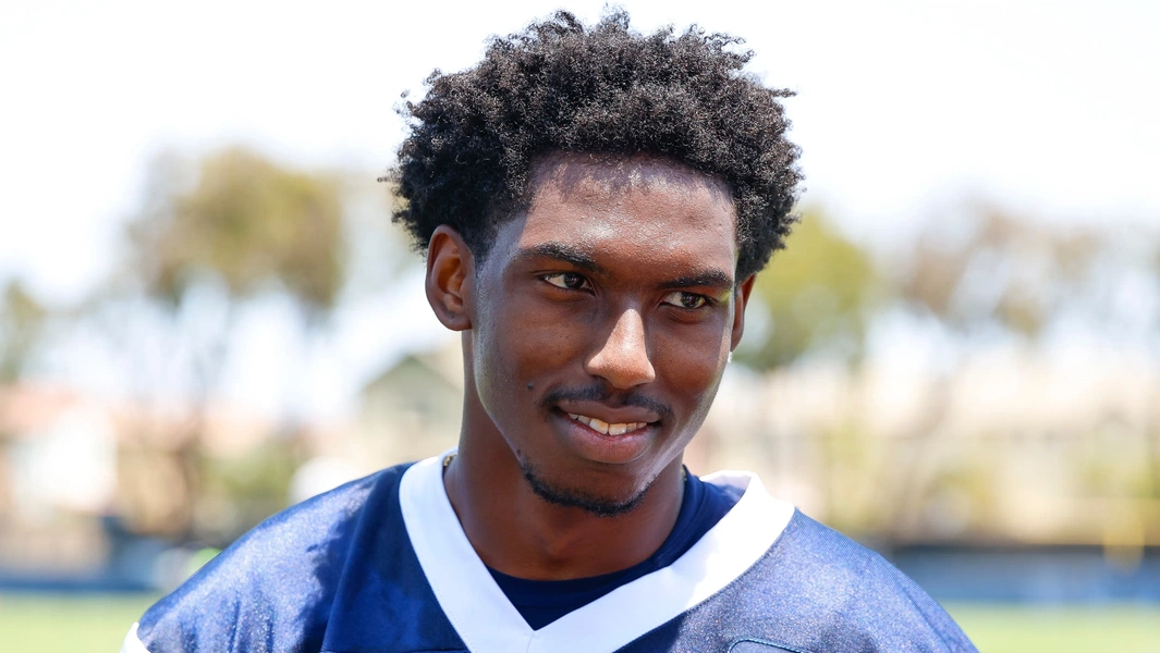 Cowboys veterans Thomas and Bland face pivotal training camp