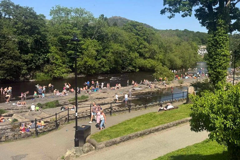 Incredible 'beach' scenes at landlocked Denbighshire town wrestling ...