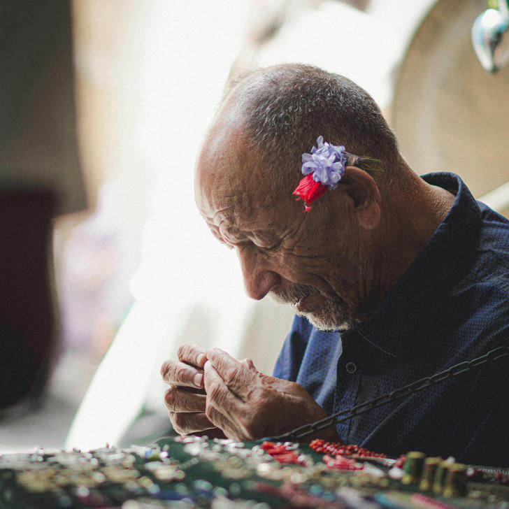 10 moments that remind us courage and kindness can find a way despite ...