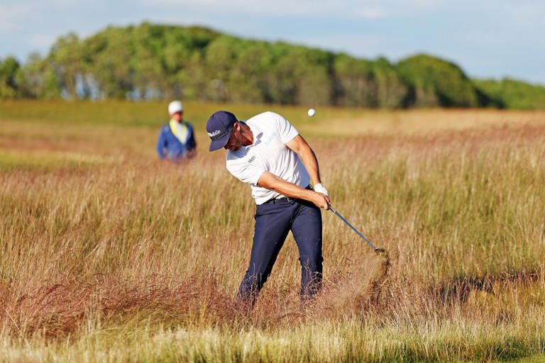 Golf-Clark laments 'flat' atmosphere with US Open win within reach