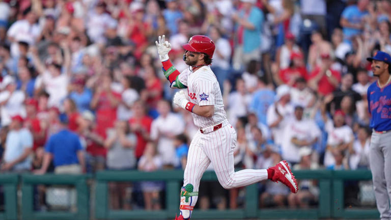 Phillies' Bryce Harper records first career cycle