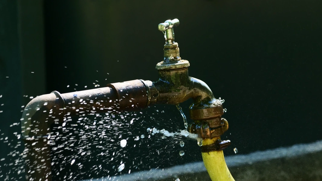 How to fix a leaking outdoor faucet