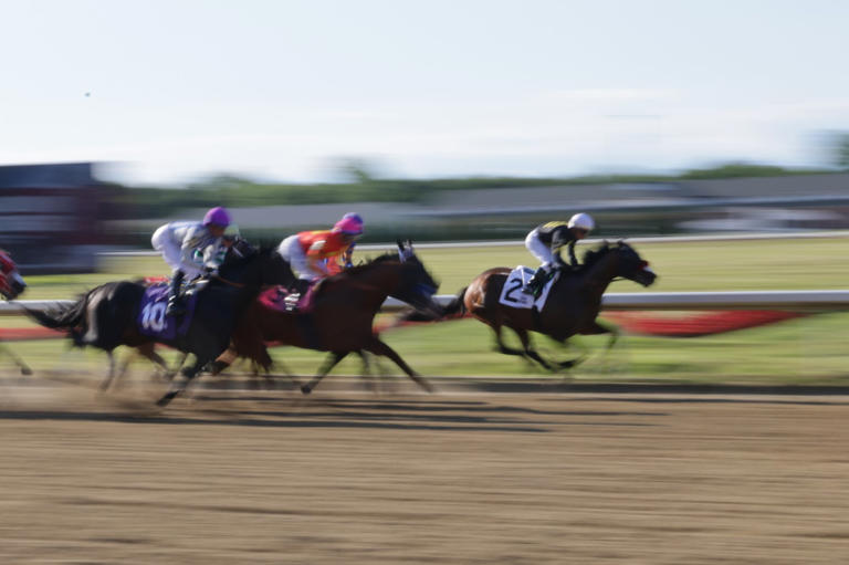Chip Honcho edges Ocello to win 92nd running of Ohio Derby (photos)