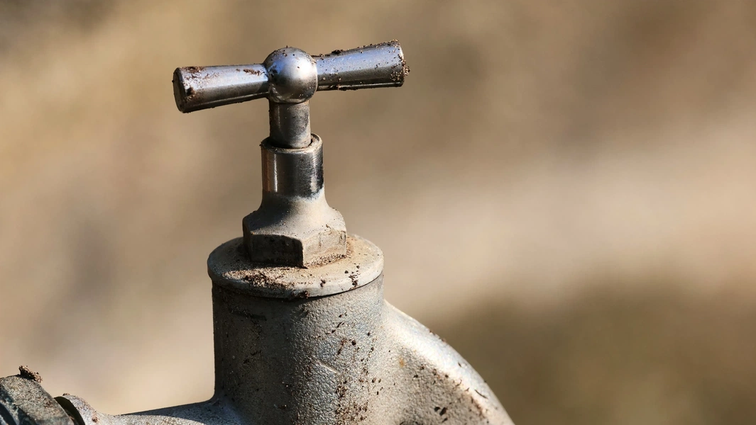 How to fix a leaking outdoor faucet