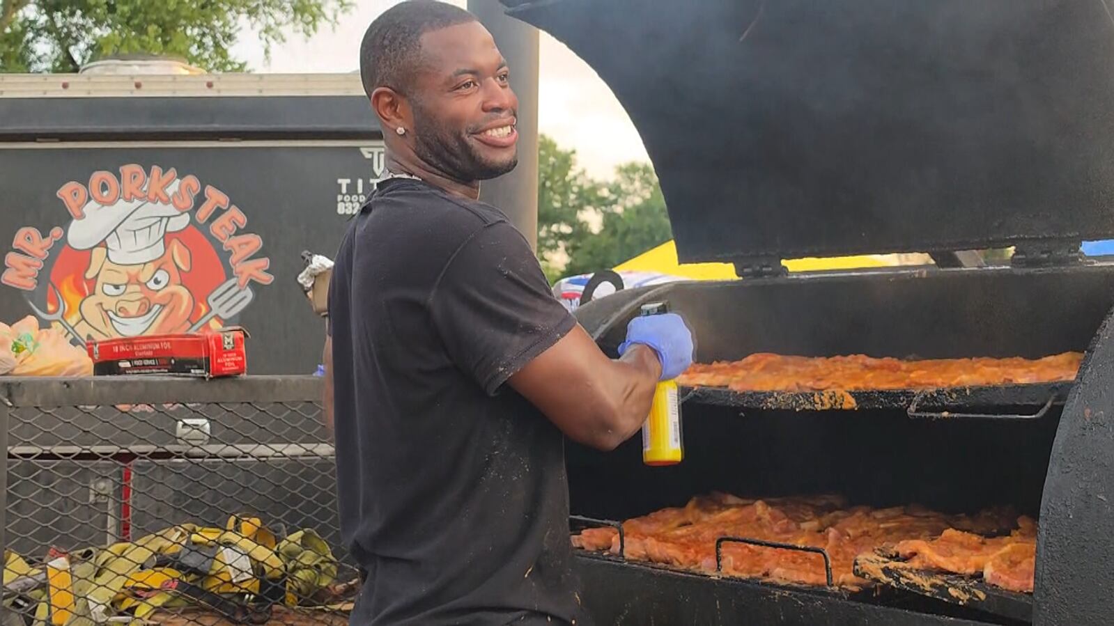 Viral 'Mr. Porksteak Make-Em-Shake' food truck draws crowds to Alexandria