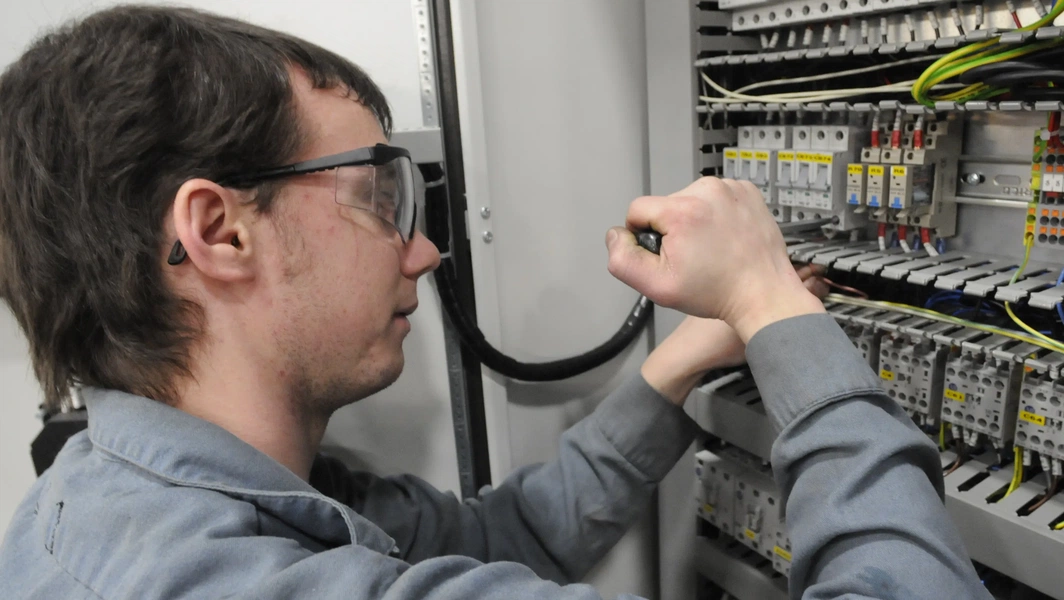 Identifying the qualities of a skilled electrician