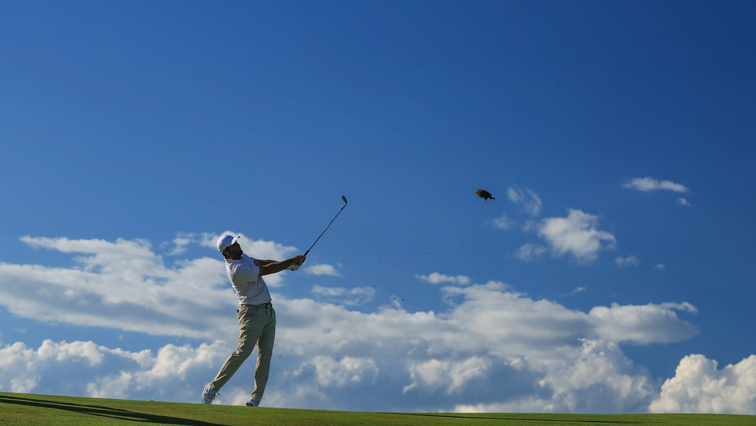 Clark takes six-shot lead as Scheffler eyes grand slam