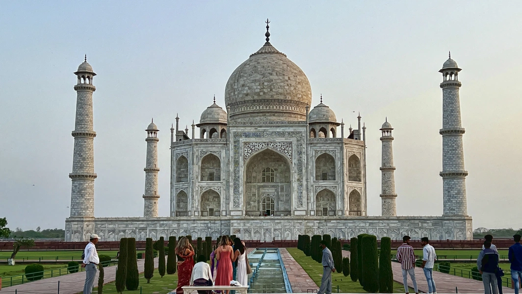 Art, power, and luxury in the Mughal Empire