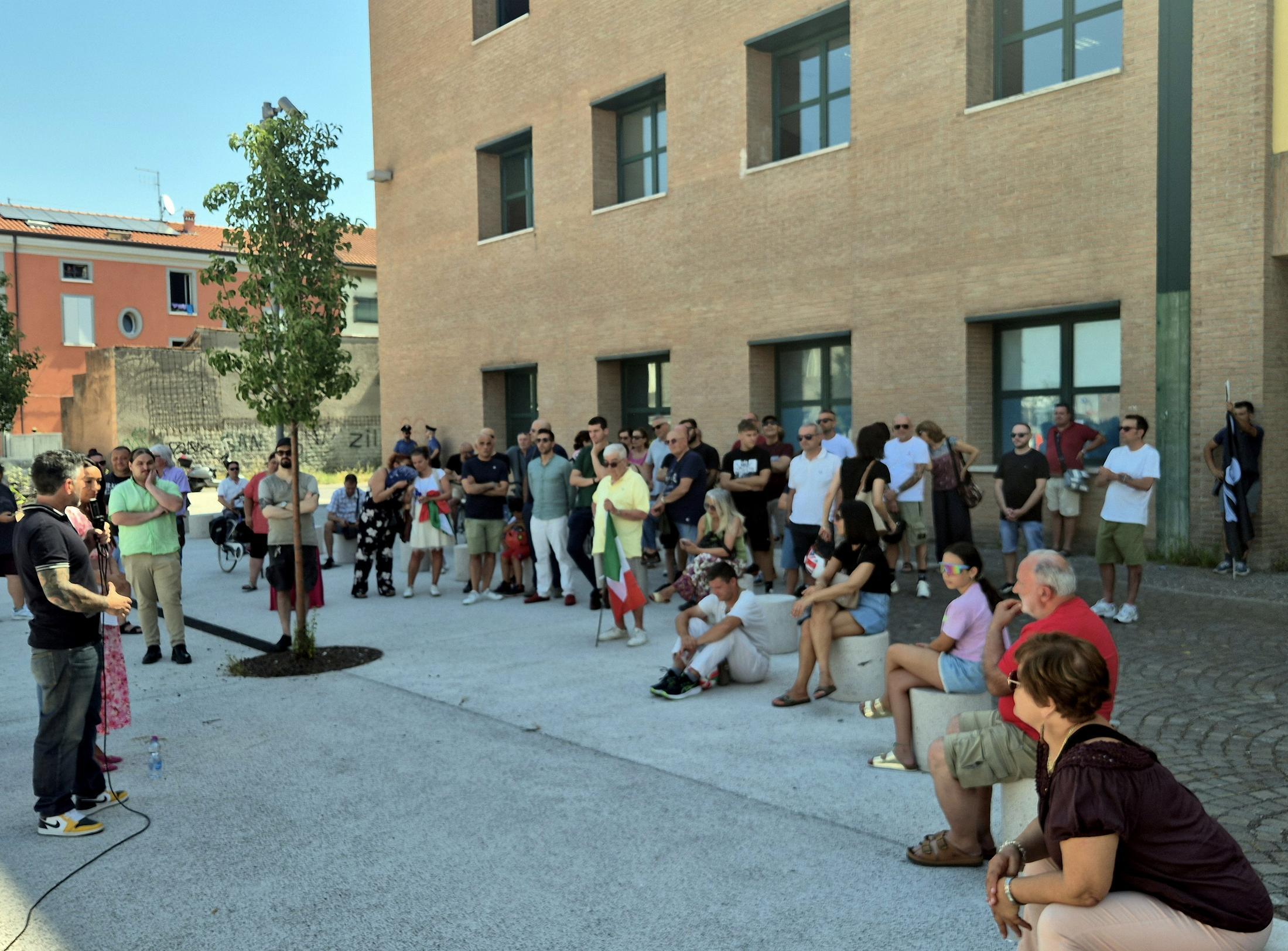 Il presidio al “Monti”: "Quello striscione fa trapelare amore, non c’è ...