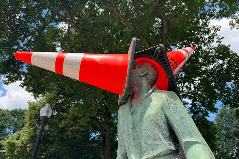 Porque é que os adeptos escoceses estão a pôr cones de trânsito nas ...