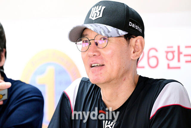 [MD포토] 미소짓는 KT 이강철 감독