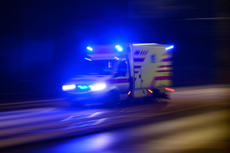 16-jähriger prallt mit E-Bike gegen Mauer – schwer verletzt
