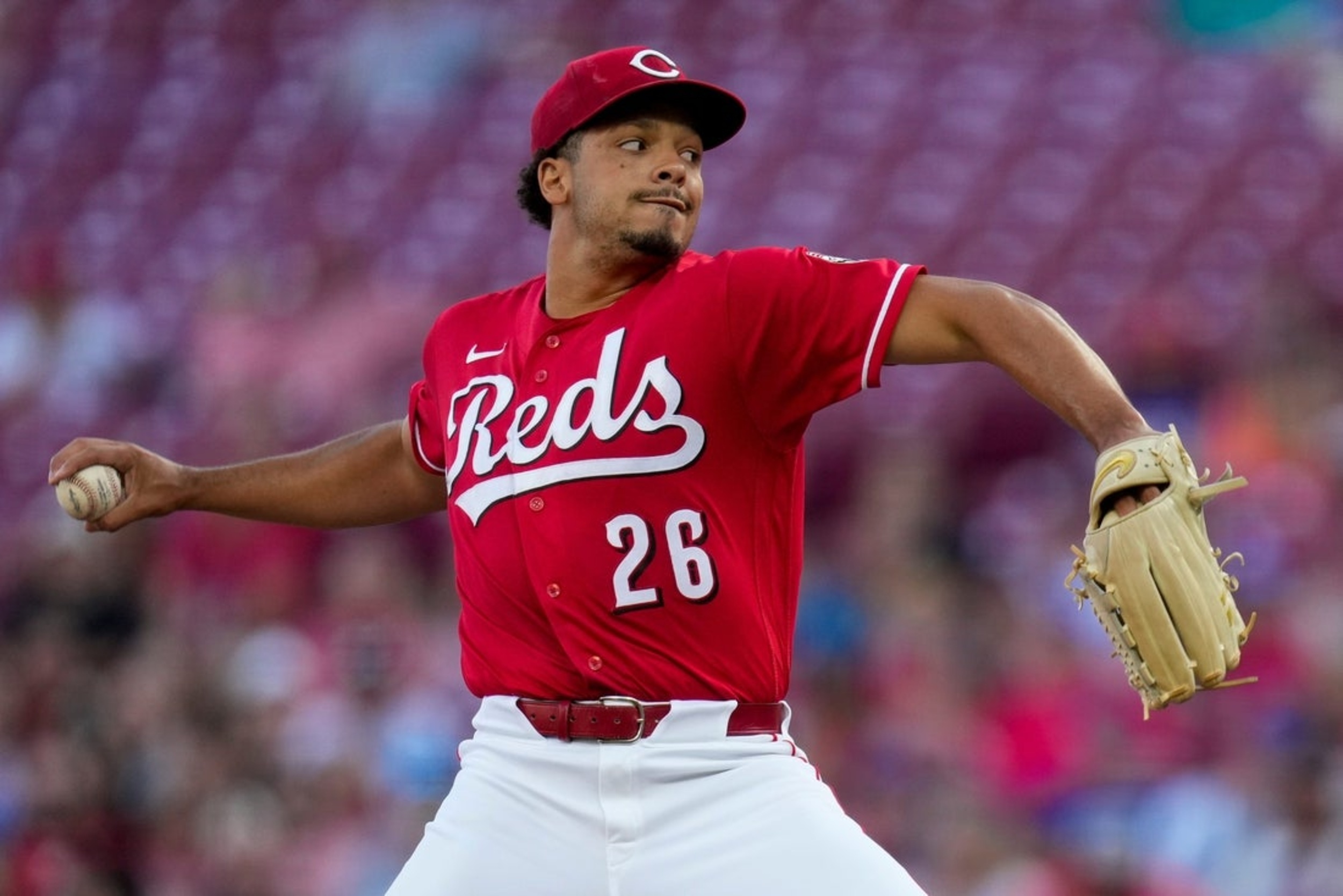 With Chase Burns on mound, Reds in position to win series vs. Yankees