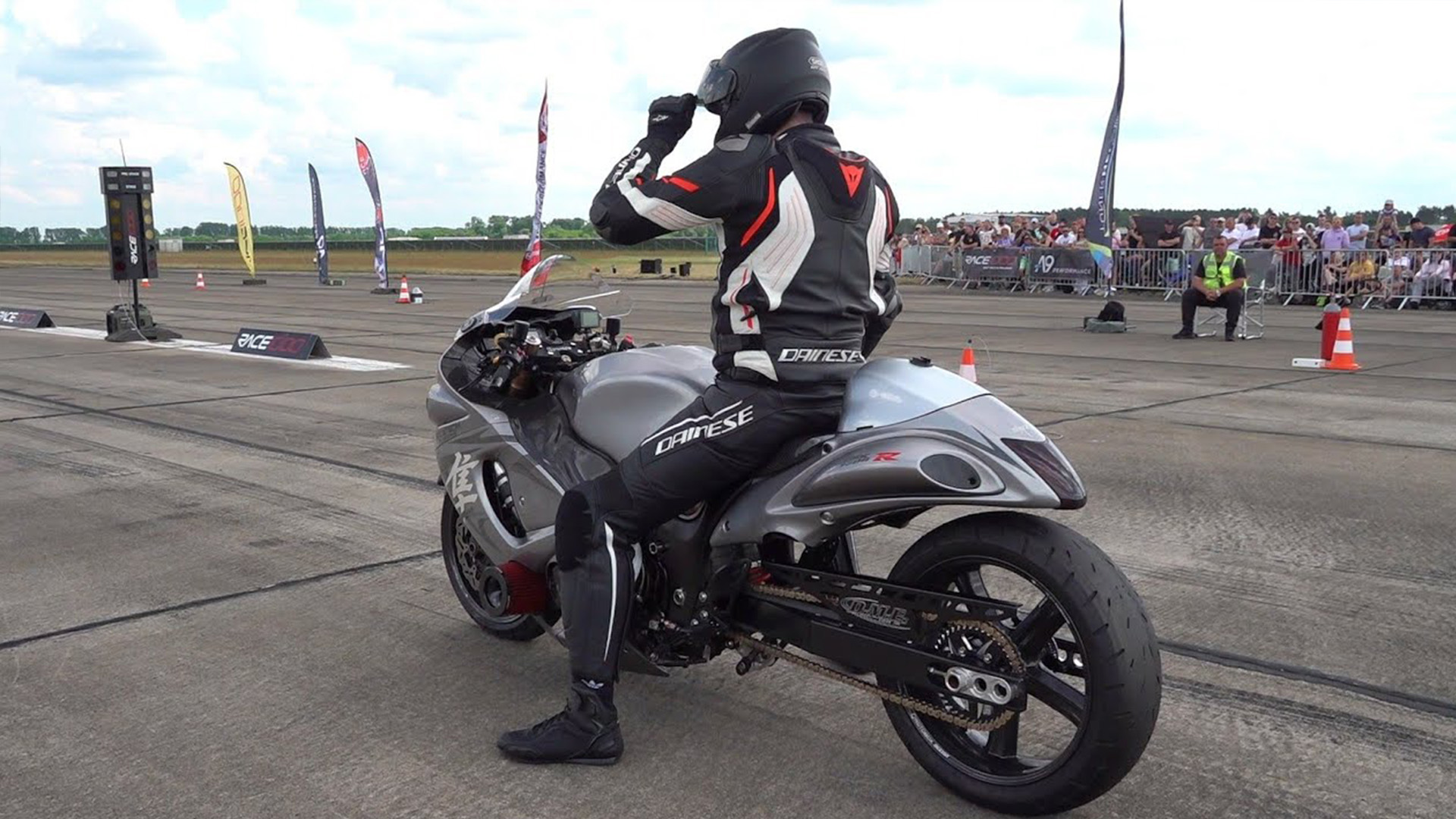 Suzuki Hayabusa turbo met 500 pk, vol gas acceleratie