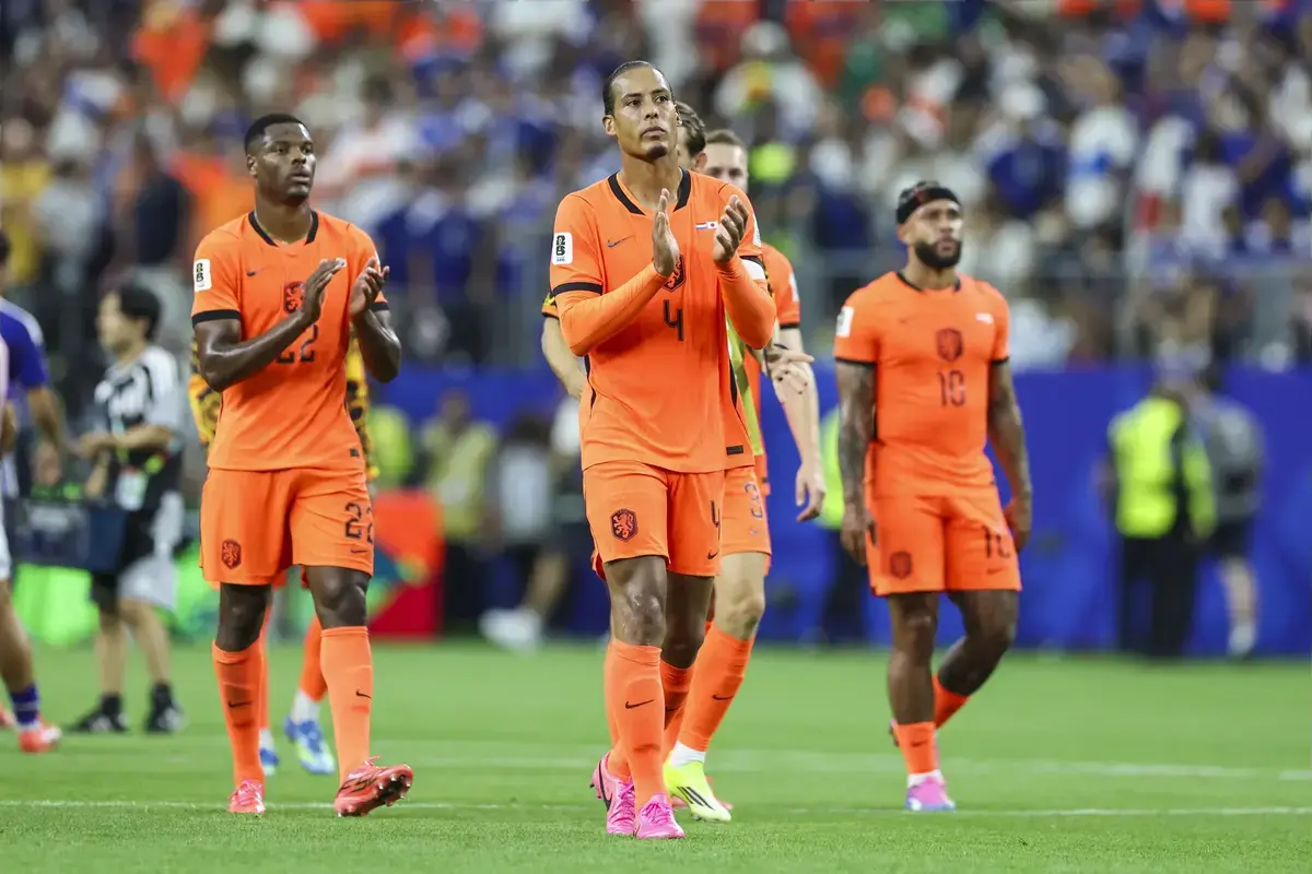 Jurgen Klopp fires back at Dutch pundit over Virgil van Dijk criticism