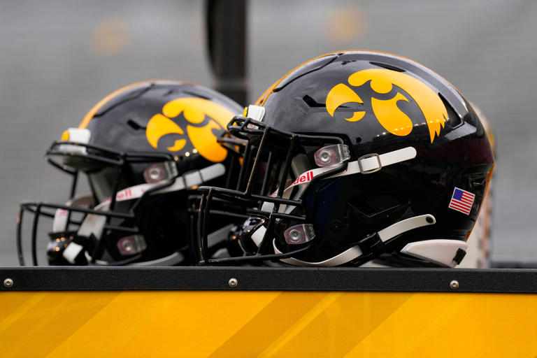 Iowa football offers 2028 Hawkeyes legacy offensive lineman