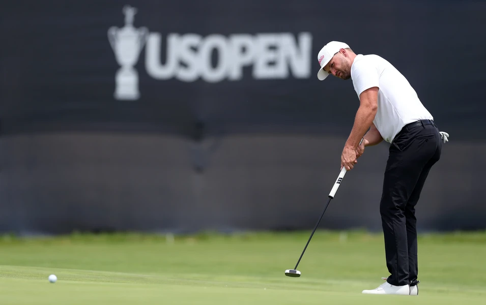 Clark takes six-shot lead as Scheffler eyes grand slam