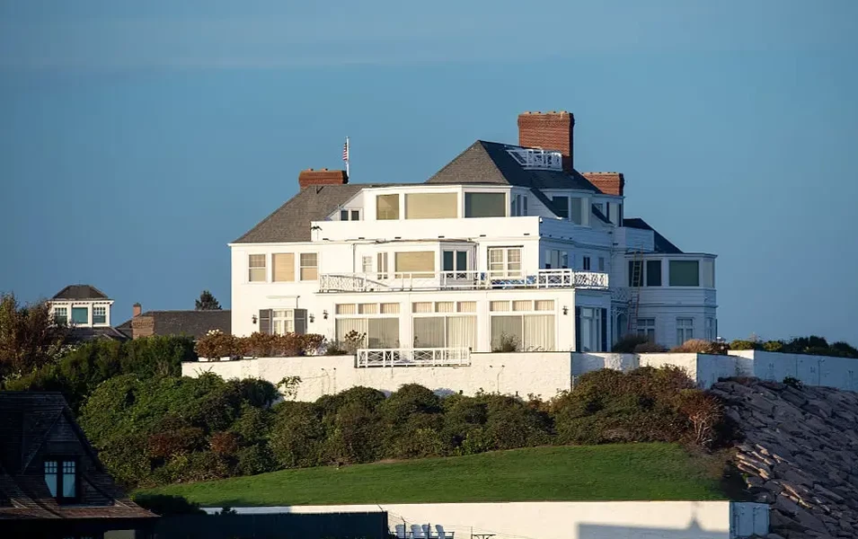 Tent near Swift’s Rhode Island home fuels but deflates wedding buzz