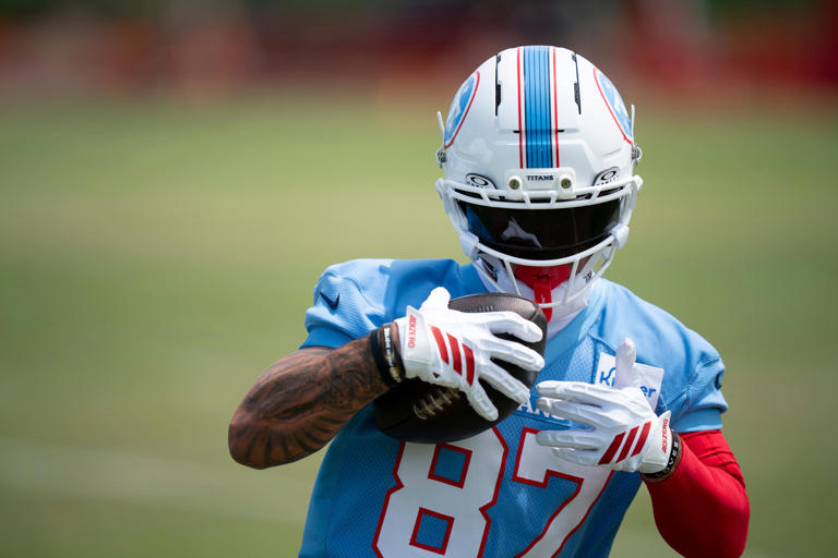 Titans' Xavier Restrepo opens some eyes during OTAs