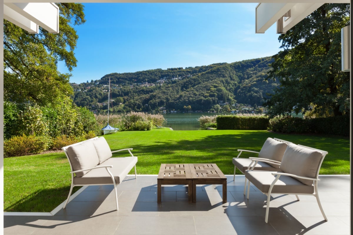 Deghi sconta fino al 50% l’outdoor per il giardino: set e poltrone ...