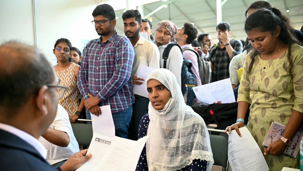 Experts warn degrees alone no longer secure graduate jobs