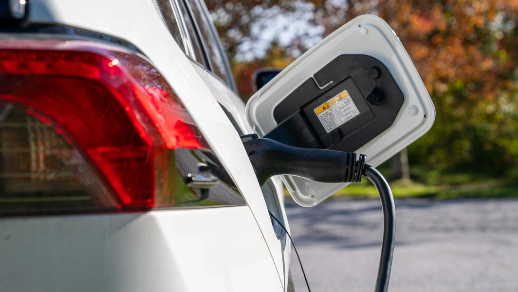 Electric vs gas vehicles: 2026 cost comparison