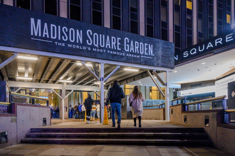 Man attending concert at MSG falls to his death, NYPD says