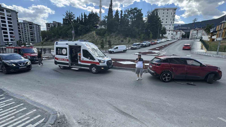 Ehliyetsiz sürücünün karıştığı kazada anne ile kızı yaralandı