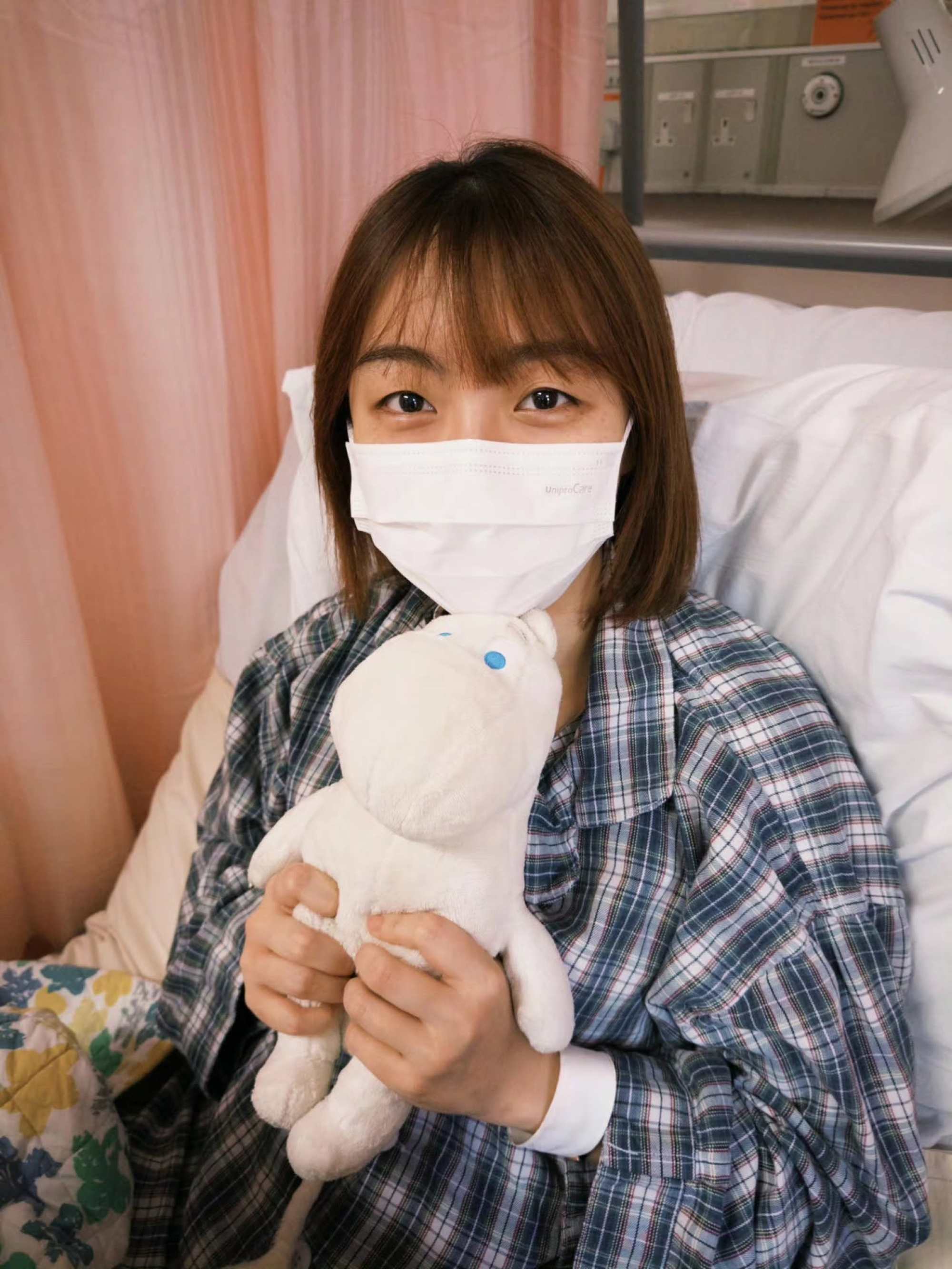 Hong Kong TV host Lillian Sze loses battle with ovarian cancer