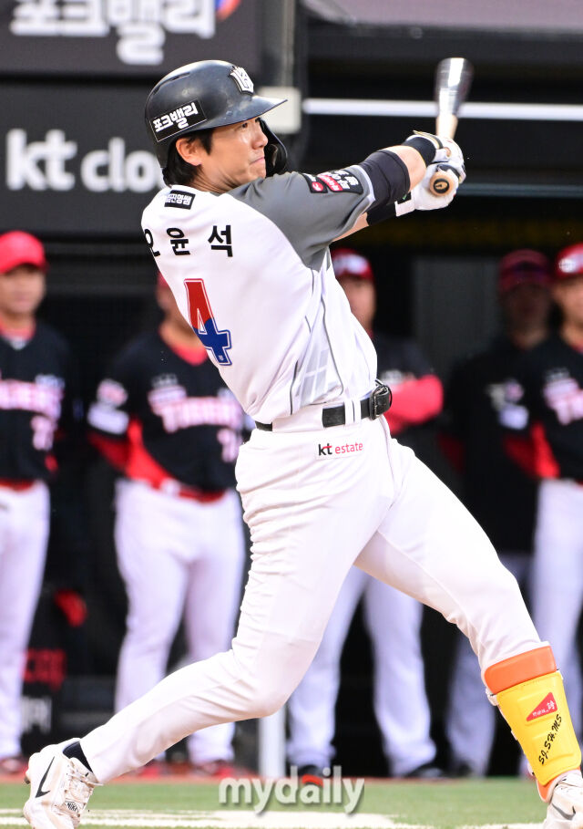 [MD포토] 5회말 적시타 KT 오윤석