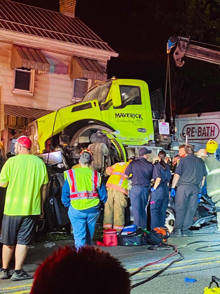Multiple people sent to the hospital after a late night crash in Apollo