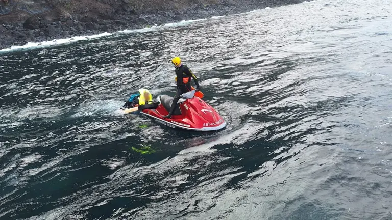 Francês resgatado de veleiro em dificuldades na ilha do Faial