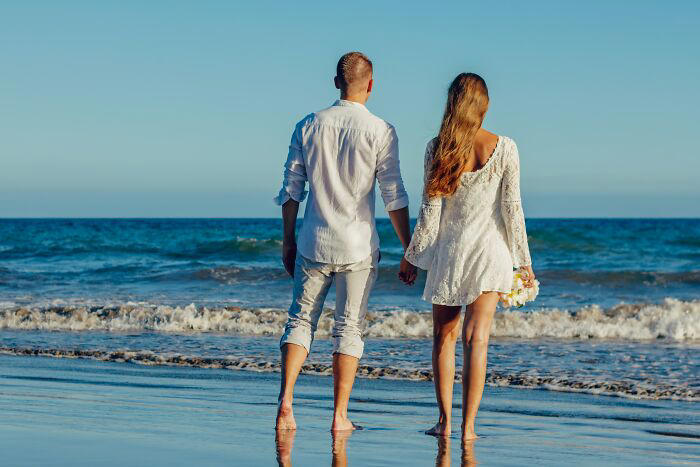 29 honest experiences from couples with a big age difference
