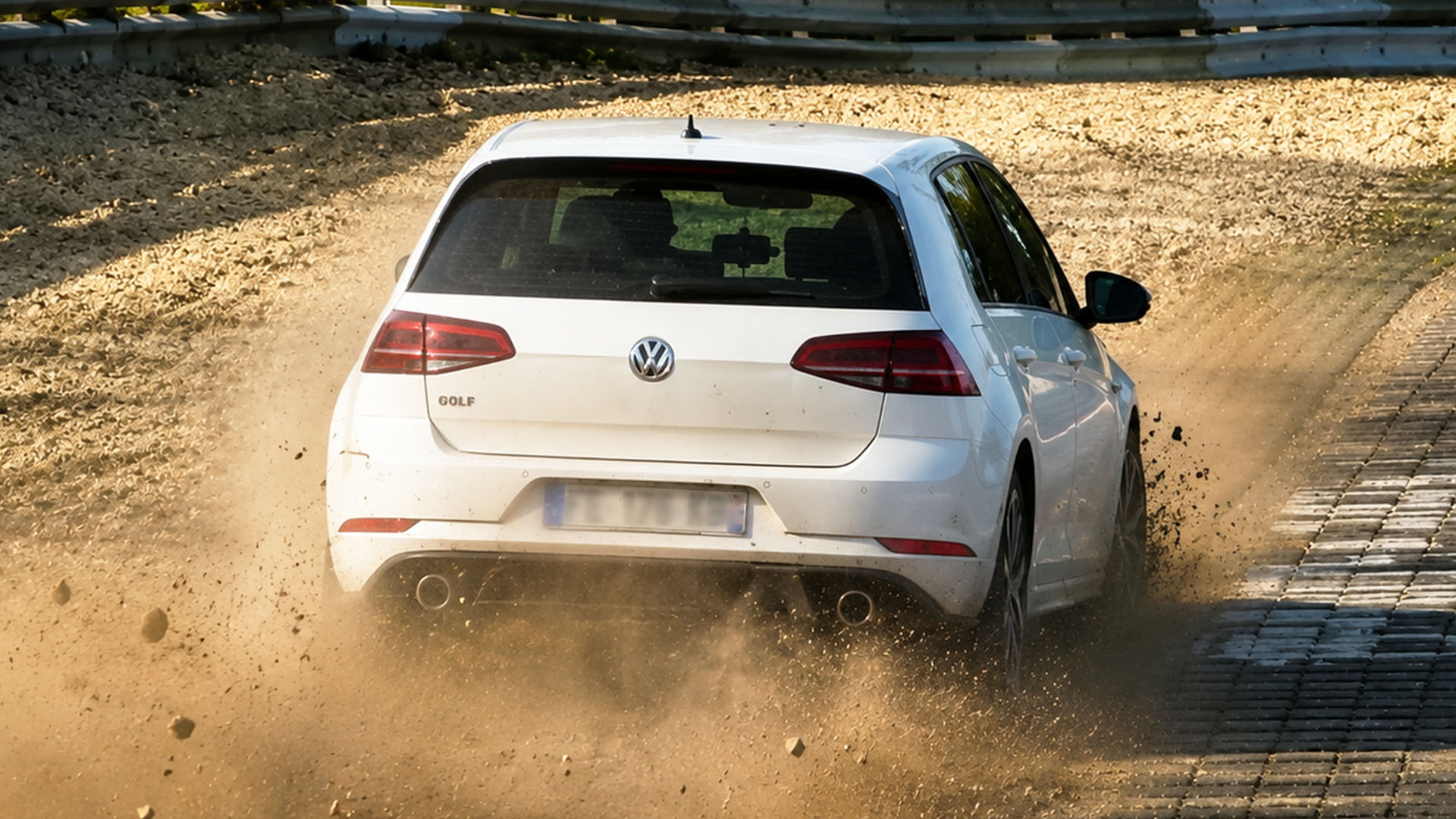Dust flies everywhere after driver runs wide at Nordschleife