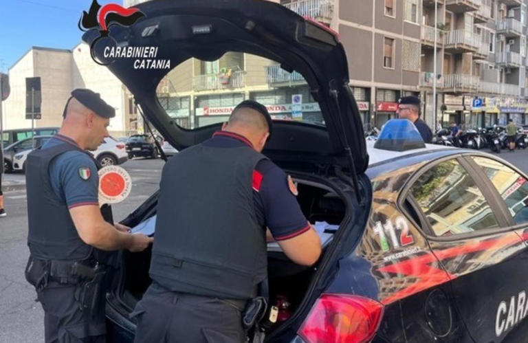 Si fingono clienti e rubano collane d’oro, fermata una coppia di ladri ...
