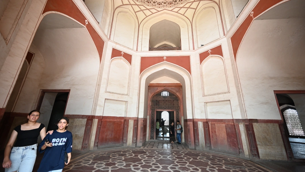 Art, power, and luxury in the Mughal Empire