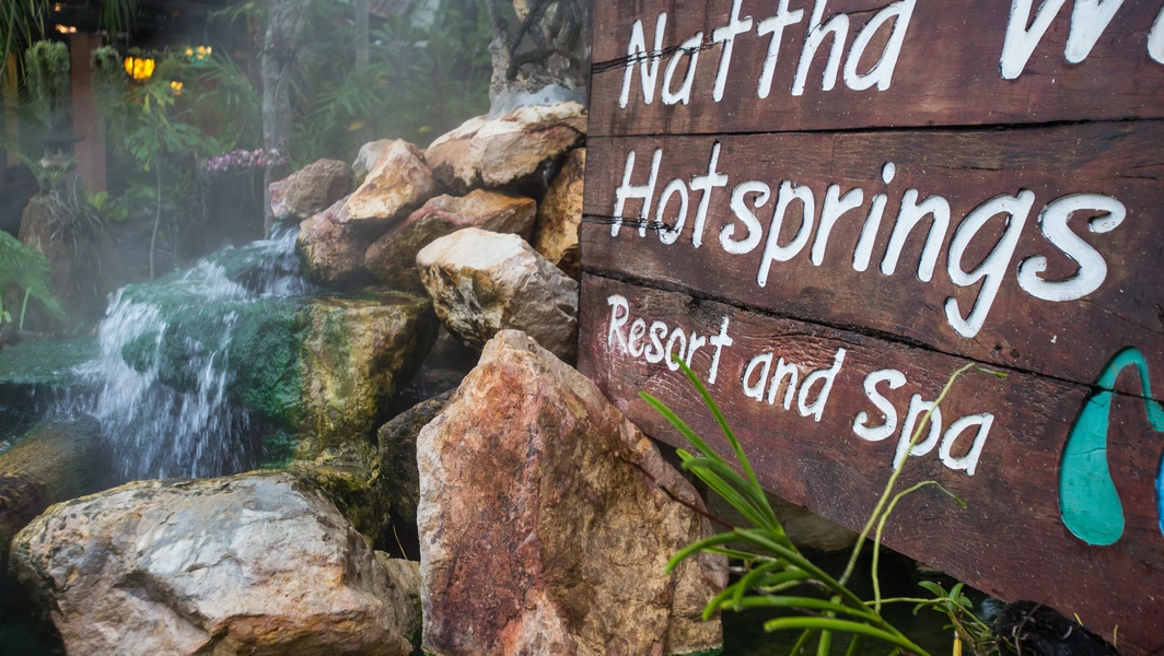 6 luxury resorts with natural hot springs