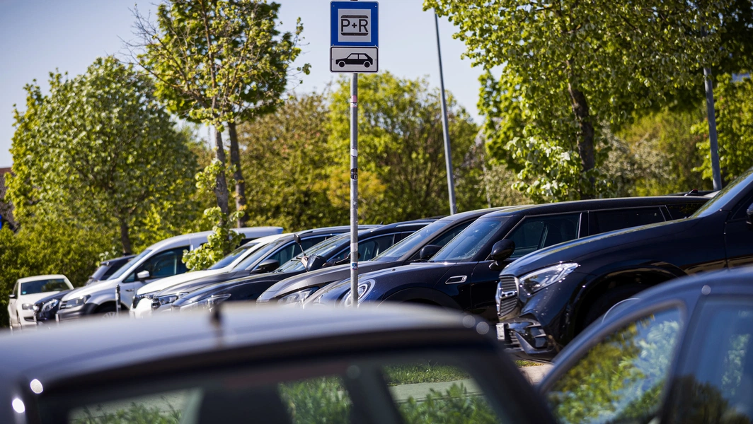 8 essential parking lot safety and courtesy tips